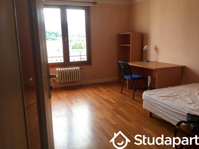 Appartement à louer - Centre-Stade, Chambéry - 1 pièce - 4 chambres