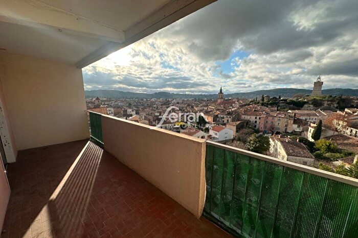 Appartement à louer - Vaugines-Les Faisses-Peyrard, Draguignan - 3 pièces - 2 chambres