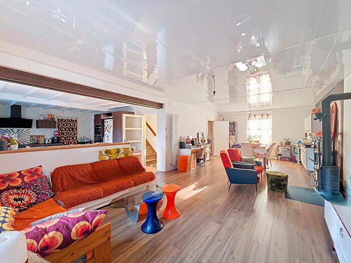 Maison à vendre - Neuves-Maisons - 7 pièces - 5 chambres