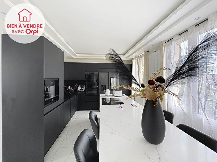 Appartement à vendre - Mantes-la-Jolie, Centre-ville - 5 pièces - 4 chambres