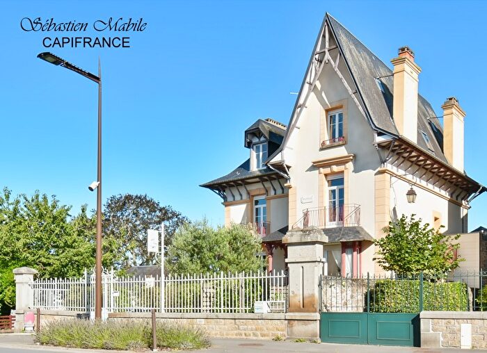 Maison à vendre - Pontorson - 10 pièces - 6 chambres