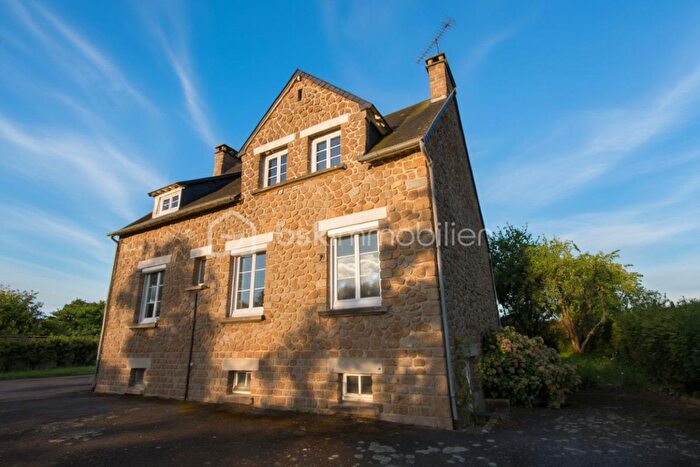 Maison à vendre - Saint-Hilaire-du-Harcouët - 6 pièces - 4 chambres