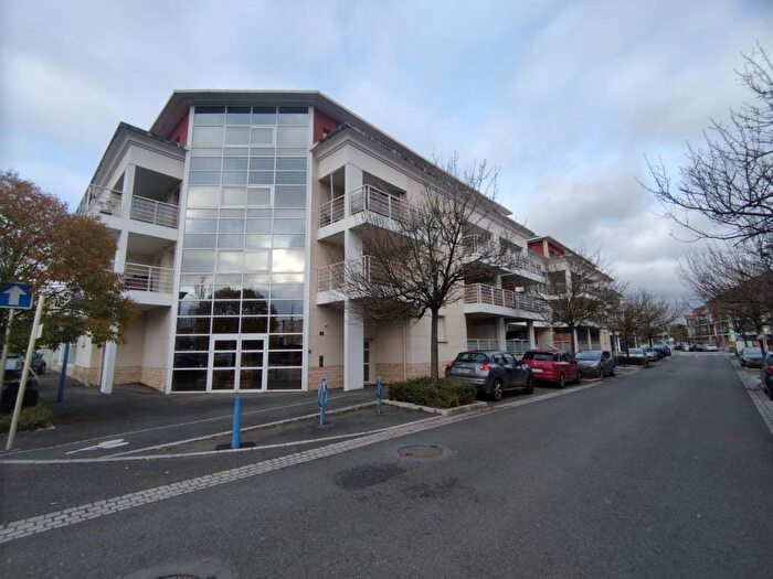 Appartement à louer - Fleury-les-Aubrais, Gare, Bannier, Bustière, Dessaux - 2 pièces - 1 chambre