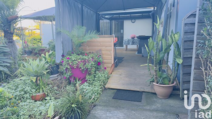 Maison à vendre - Le Tampon, Onzième, Douzième - 8 pièces - 4 chambres