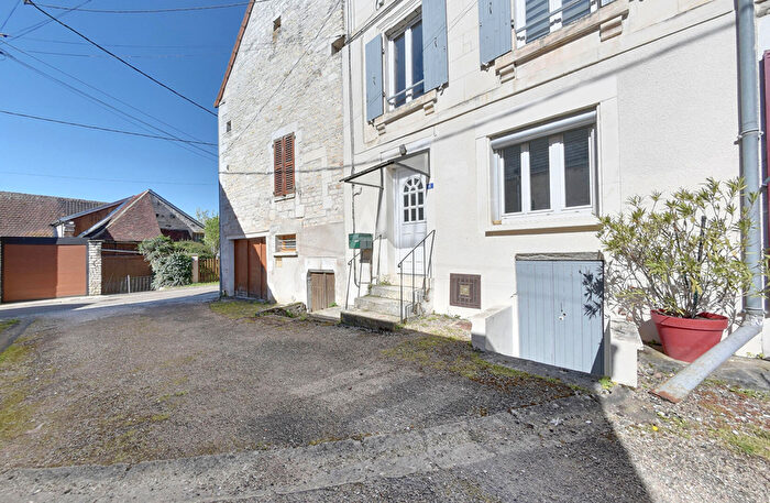 Courson-les-Carrières : Maison 3 pièces à vendre