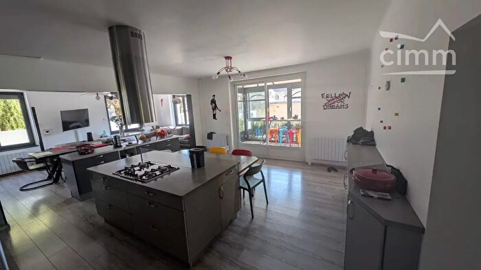 Maison à vendre - Vallières-les-Grandes - 8 pièces - 5 chambres