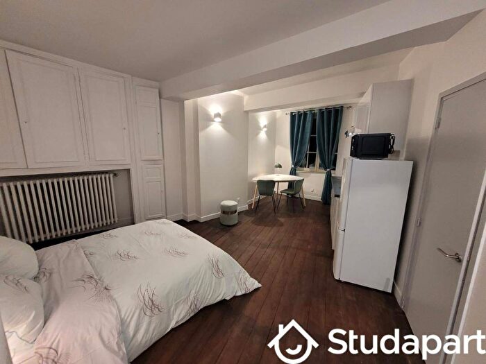 Appartement à louer - Centre Ville-Cathédrale-Marché-Grande Île-Clos Godet, Meaux - 1 pièce - 1 chambre