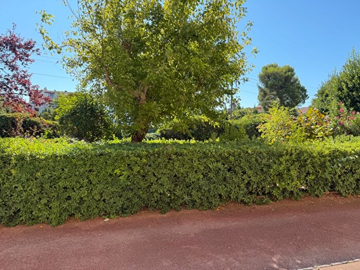 Appartement à vendre - Marseille e , Saint-Barnabé - 2 pièces - 1 chambre