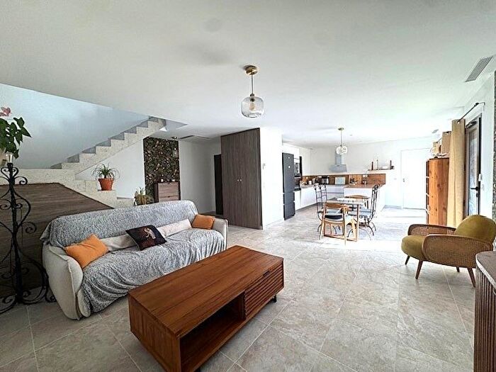 Maison à vendre - Villevieille - 5 pièces - 3 chambres