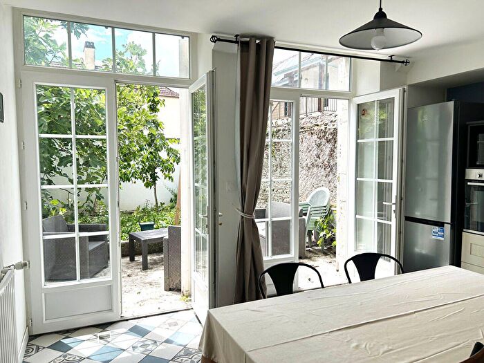 Artix : Maison 6 pièces à louer