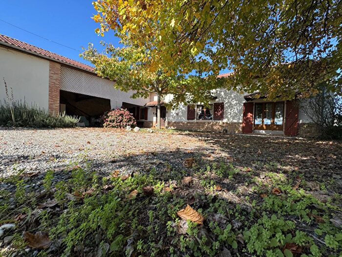 Maison à vendre - Lécussan - 5 pièces - 4 chambres