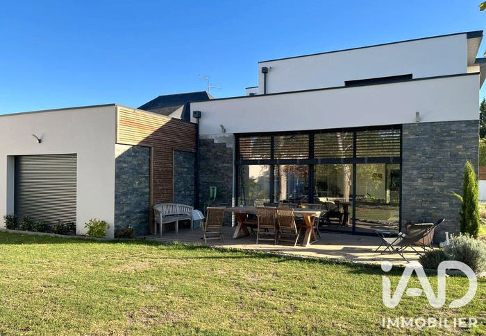 Maison 6 pièces à Parc d'Activité, Saint-Barthélemy-d'Anjou, à louer