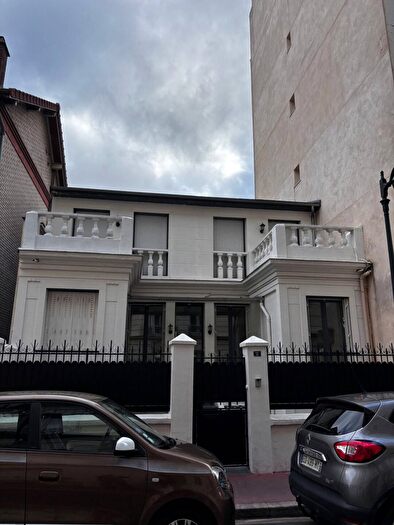 Maison à louer - Asnières-sur-Seine - 5 pièces - 3 chambres