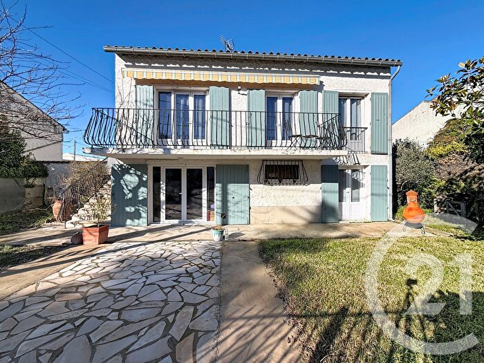 Maison à vendre - Arles, Trébon - 5 pièces - 3 chambres