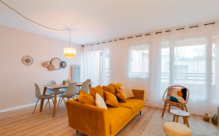 Appartement à louer - Le Parc, Guyancourt - 1 pièce - 4 chambres