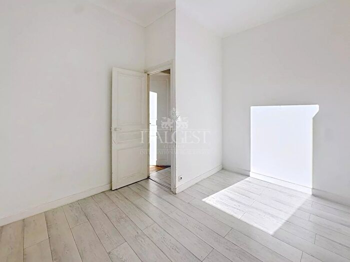 Appartement à vendre - Menton, Hôtel de Ville, Vieille Ville, Musée, Madone, Carnolès - 3 pièces - 2 chambres