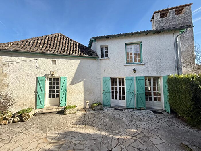 Maison à vendre - Tocane-Saint-Apre - 8 pièces - 5 chambres