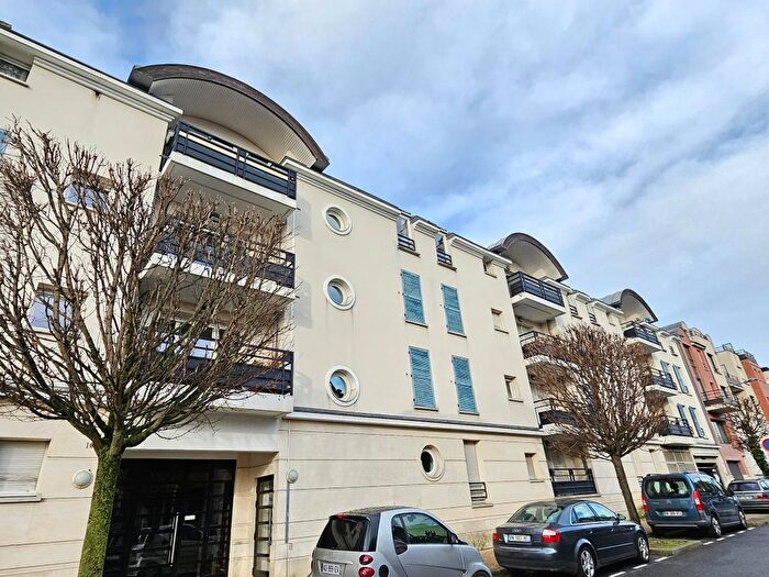 Appartement à louer - Cormeilles-en-Parisis, Bois Rochefort - 3 pièces - 2 chambres