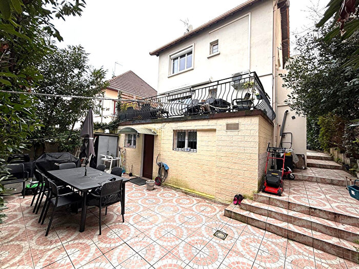 Maison à vendre - Colombes, Europe - 5 pièces - 3 chambres
