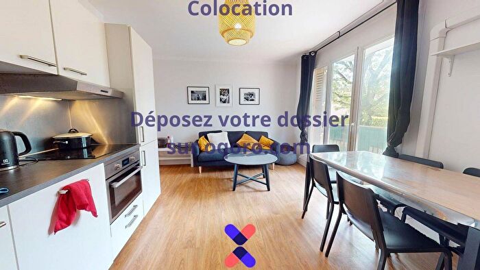 Appartement à louer - Les Genêts-Le Vinatier-Le Lessivas, Bron - 7 pièces - 6 chambres