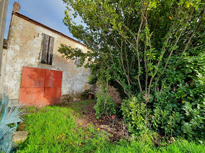 Maison à vendre - Lamothe-Landerron - 1 pièce - 1 chambre
