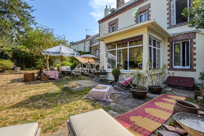 Saint-Étienne-de-Montluc : Maison 9 pièces à vendre