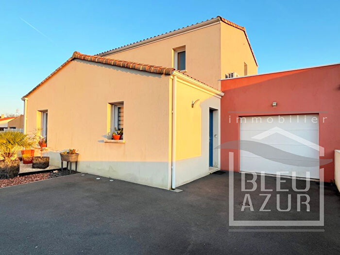 Maison à vendre - Fontenay-le-Comte, Les Moulins, La Gare - 6 pièces - 4 chambres