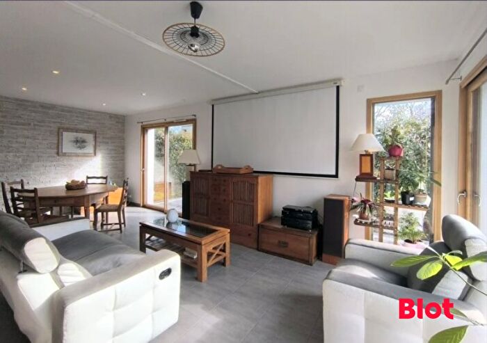 Maison à vendre - Châteaubourg - 6 pièces - 4 chambres