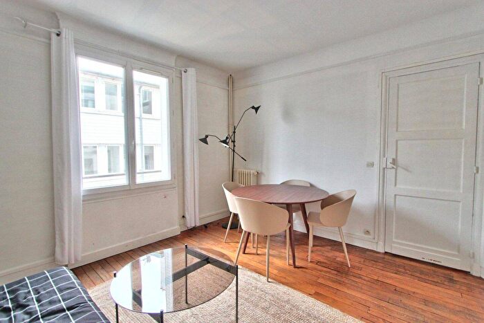 Appartement à louer - La Fourche-Guy Môquet, Paris ème - 2 pièces - 1 chambre