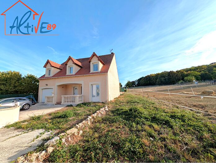 Villiers-sur-Tholon : Maison 9 pièces à vendre