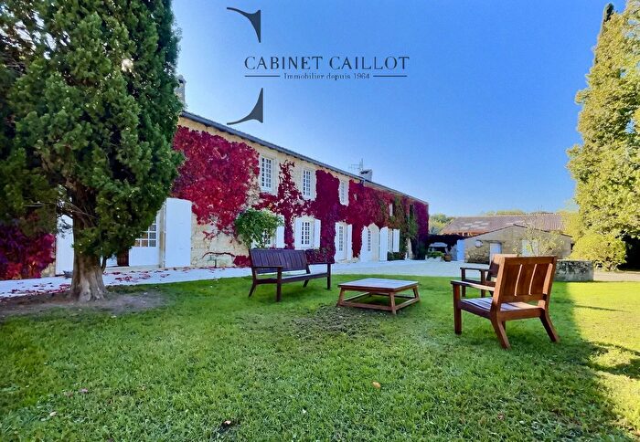 Maison à vendre - Saint-Savinien - 8 pièces - 5 chambres