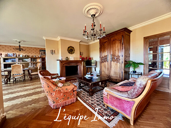 Maison à vendre - LIsle-Jourdain - 6 pièces - 4 chambres