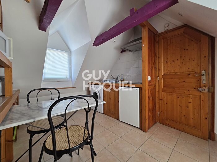 Appartement à louer - Rodez, Centre historique, Vieux-Rodez - 2 pièces - 1 chambre