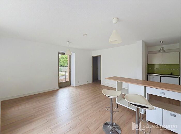 Appartement 1 pièce à Montfort-sur-Meu, à louer