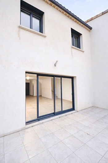 Maison à louer - Camaret-sur-Aigues - 4 pièces - 3 chambres