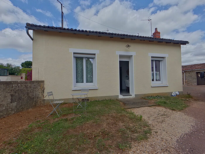 Smarves : Maison 2 pièces à vendre