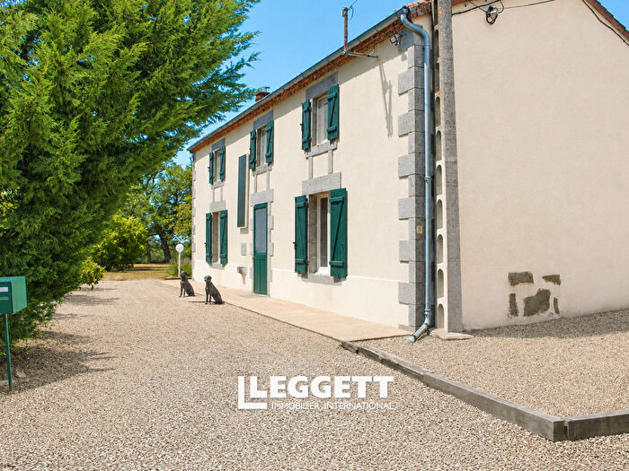 Maison 8 pièces à vendre à Lathus-Saint-Rémy