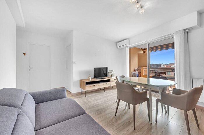 Appartement à louer - Saint-Laurent-du-Var - 3 pièces - 2 chambres