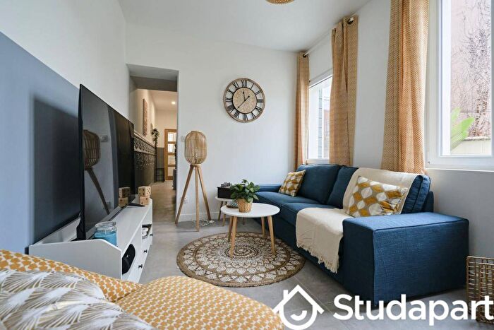 Appartement à louer - Sainte Anne-Faubourg, Amiens - 1 pièce - 2 chambres