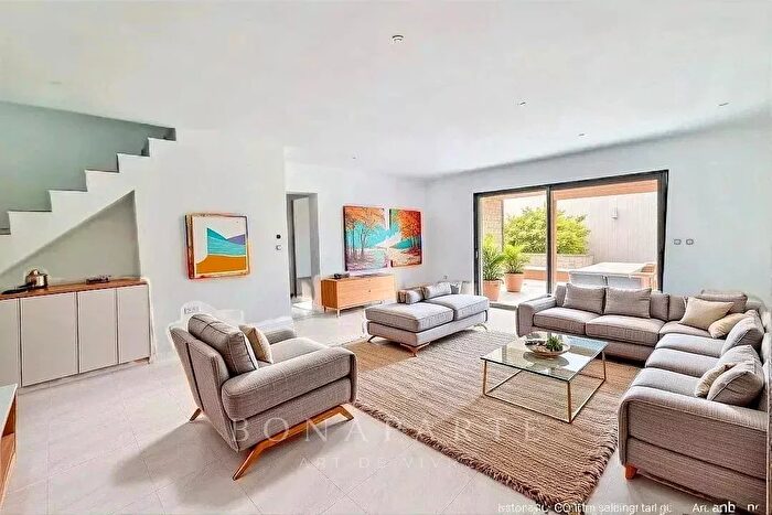 Maison à vendre - Uzès - 5 pièces - 4 chambres