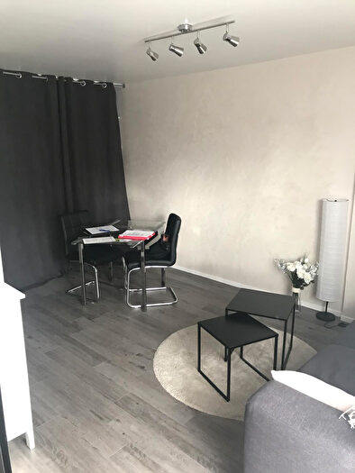 Appartement 1 pièce à Neuilly-sur-Marne, Bourg ancien, Pré Fleuri, Rives de Neuilly, à louer