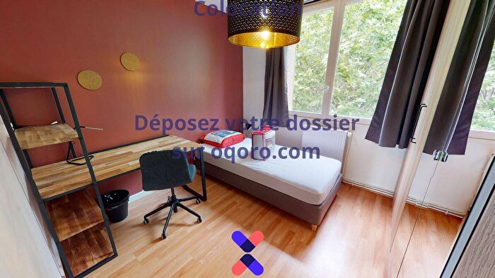 Appartement à louer - Les Buissonnees, Fontaine - 5 pièces - 4 chambres