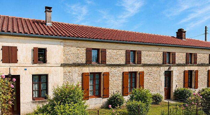 Maison 7 pièces à Burie, à vendre