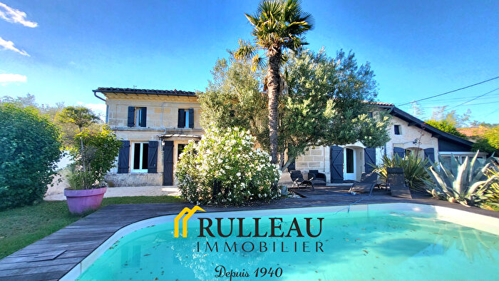 Maison à vendre - Prignac-et-Marcamps - 11 pièces - 5 chambres