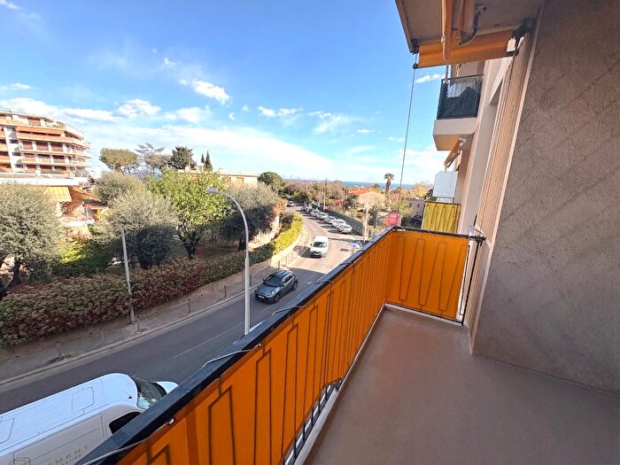 Appartement à louer - Nice, Caucade - 3 pièces - 2 chambres