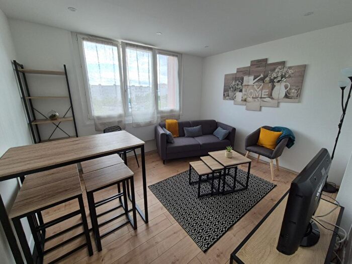 Appartement à louer - Vand uvre-lès-Nancy, Centre-ville, Vandoeuvre Nations - 4 pièces - 3 chambres