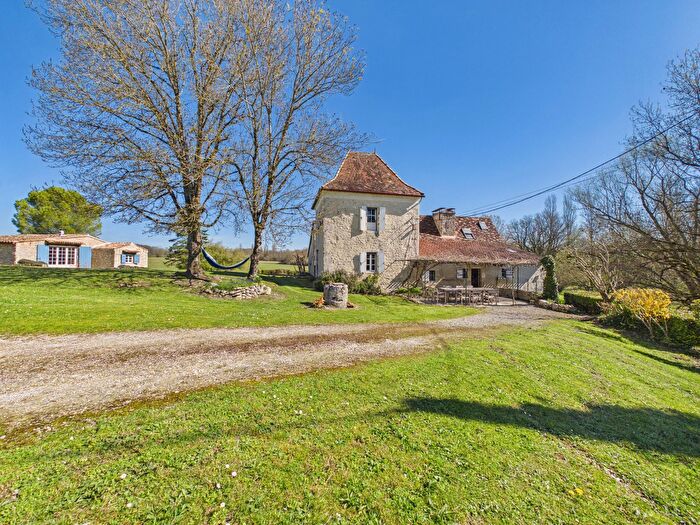 Maison à vendre - Issigeac - 19 pièces - 8 chambres