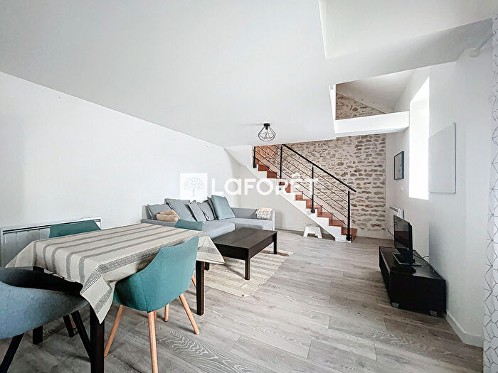 Mennecy, Centre-ville, Gare, Châtries, Château, Bel-Air : Maison 2 pièces à vendre