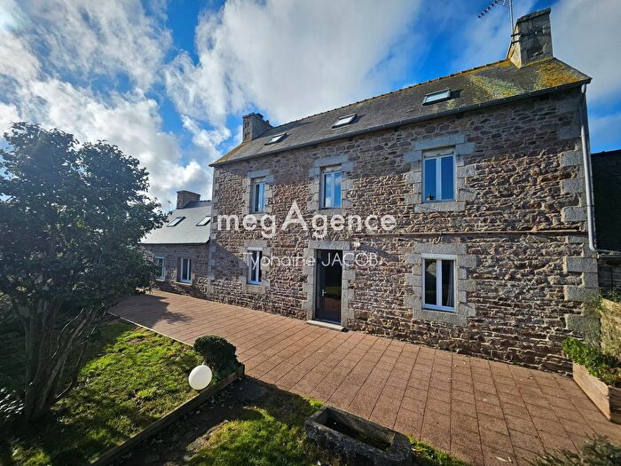 Maison à vendre - Ploëzal - 10 pièces - 8 chambres