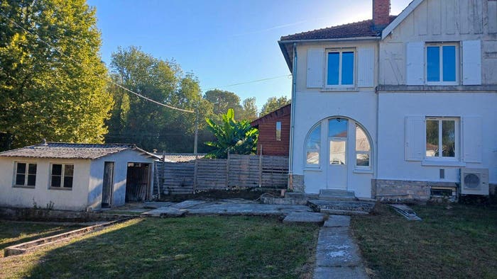 Centre Ville, La Couronne : Maison 3 pièces à louer